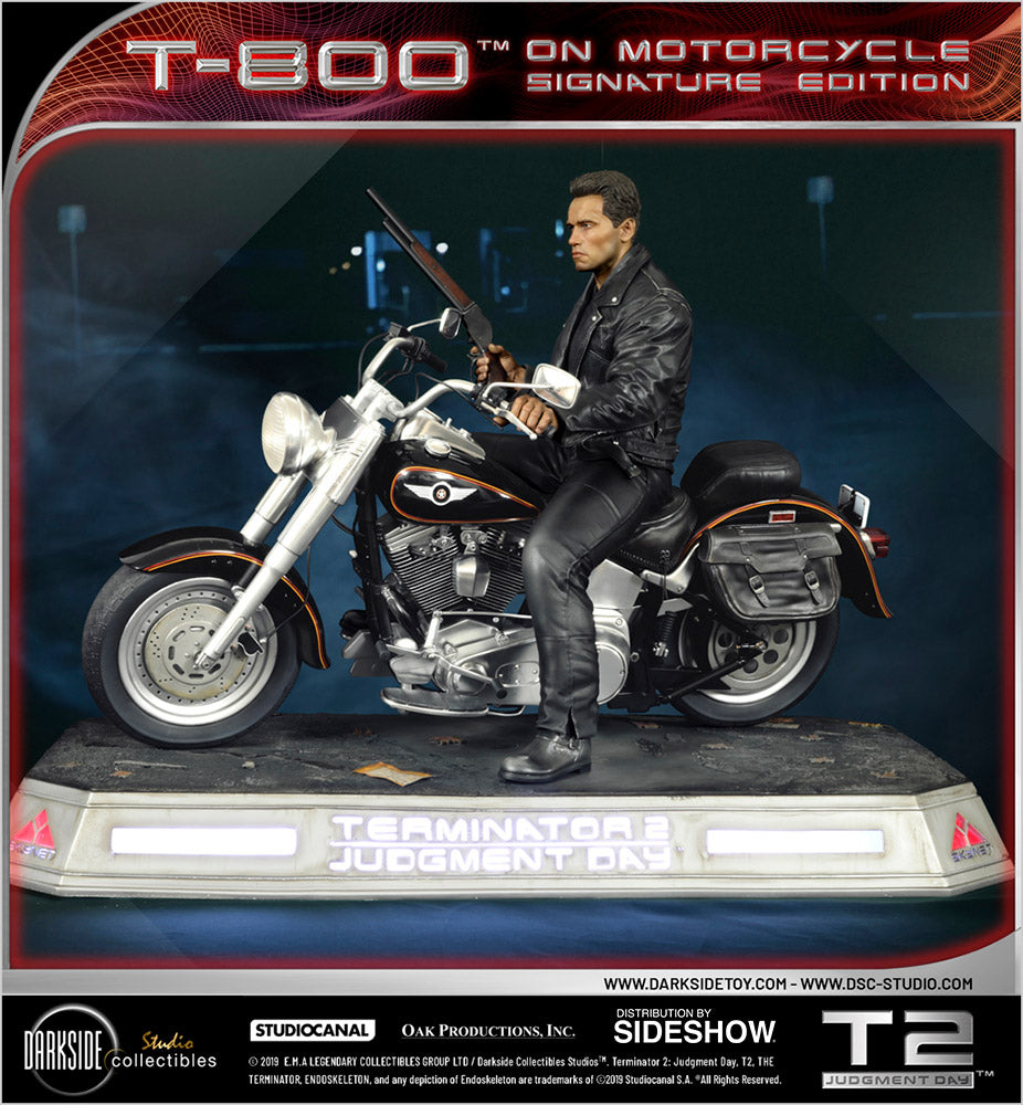 T-800 ON MOTORCYCLE – Maxicollector
